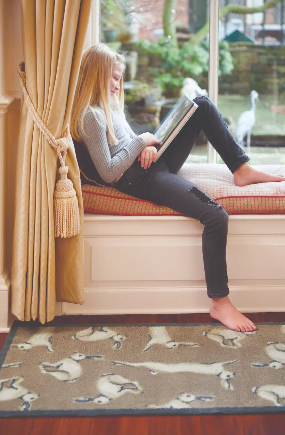 Patterned Hug Rug Hare 1 Multicoloured Rug — RugsDirect Online