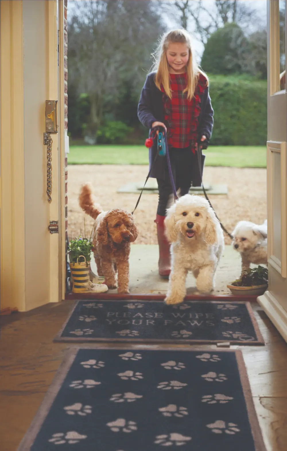 Patterned Hug Rug Pet 10 Black Rug — RugsDirect Online